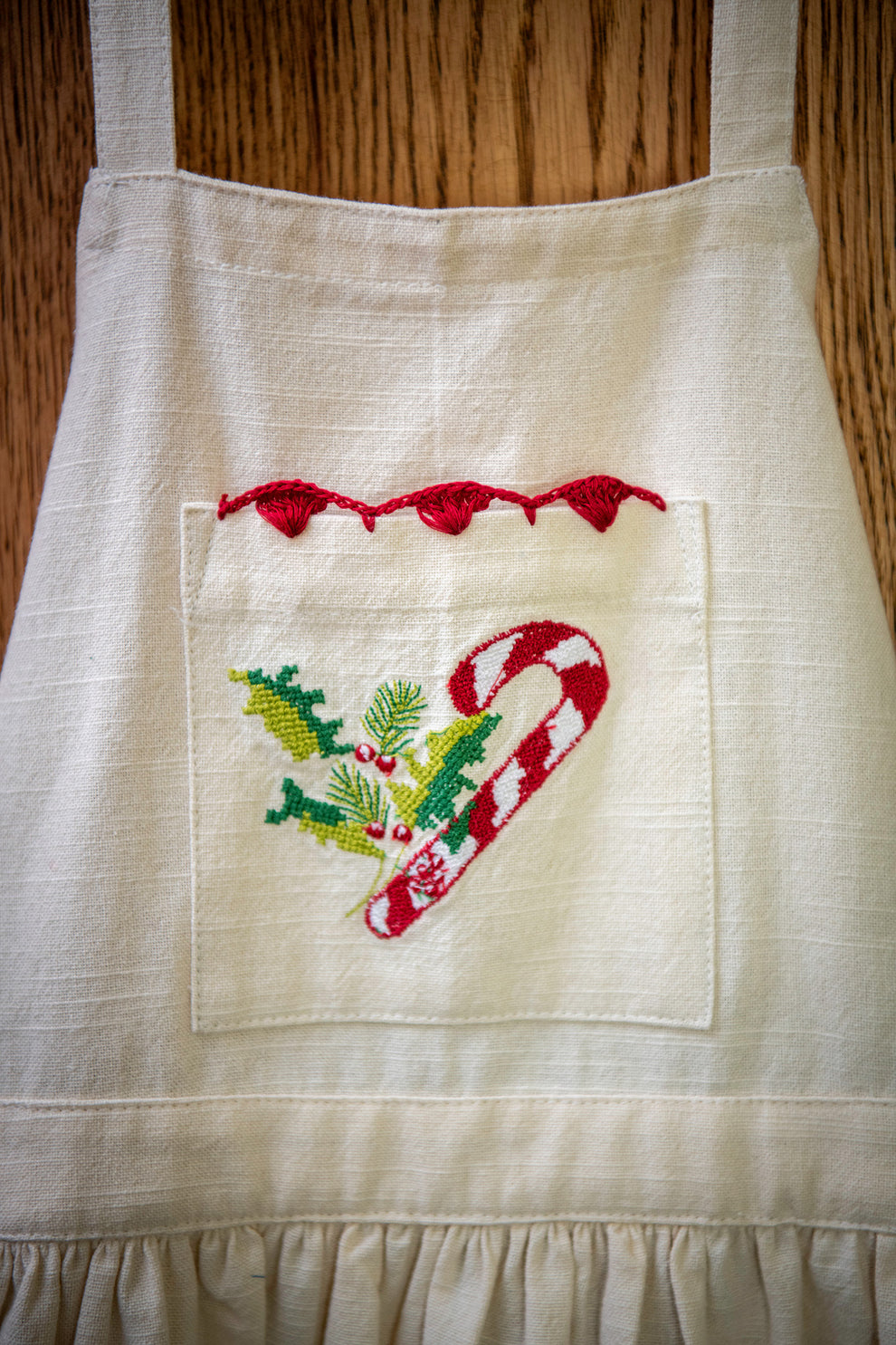 Candy Cane Embroidered Half-Pint Apron - Modern Prairie Inc.