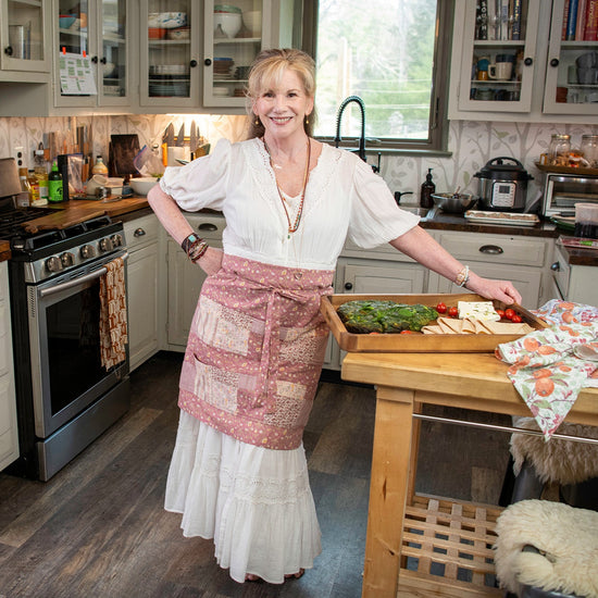 Little House Lover's Posey Gathering Apron - Modern Prairie Inc.